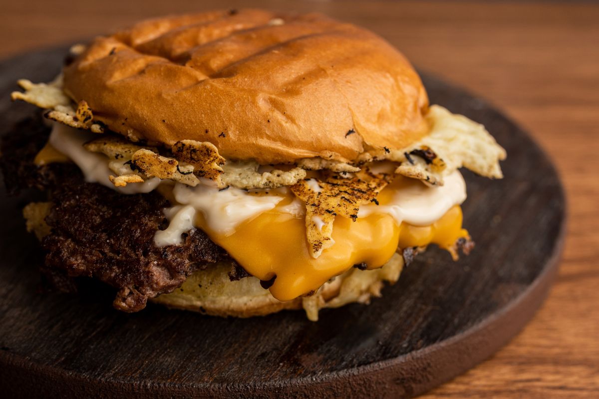 Njam! trekt erop uit - de 7 beste “smashed burgers” zaken van Vlaanderen