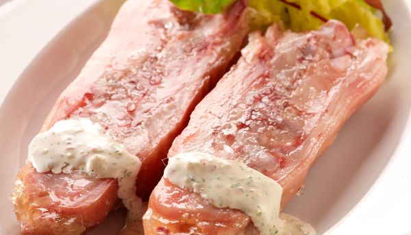 Recept "Gepekeld hammetje met wortelstoemp" | njam!